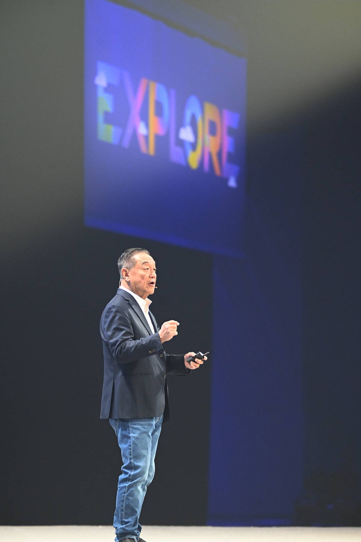 Hock Tan locks in VMware's private cloud future | TechTarget